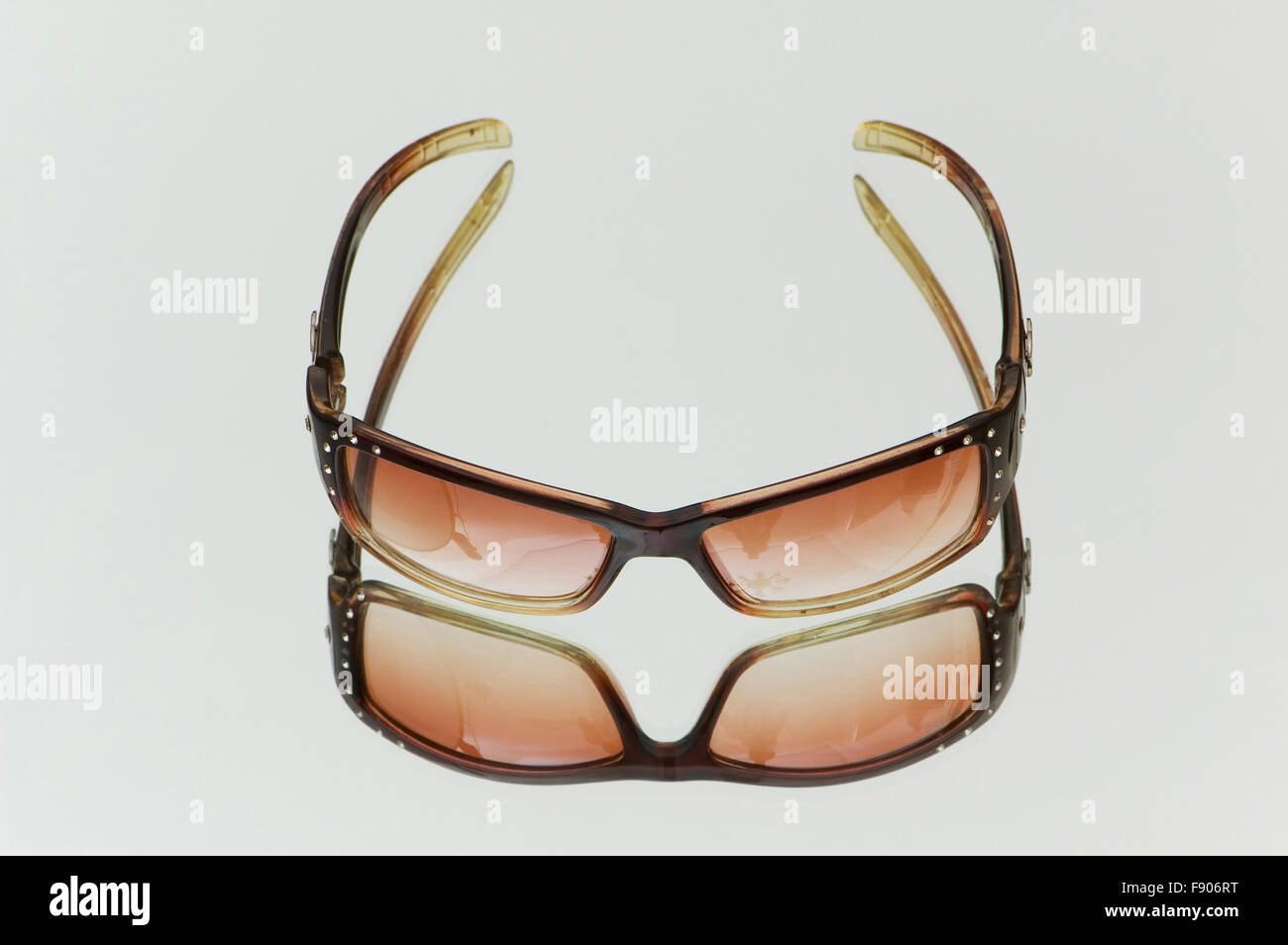 Stylish sun glasses on highly reflective background Stock Photo - Alamy