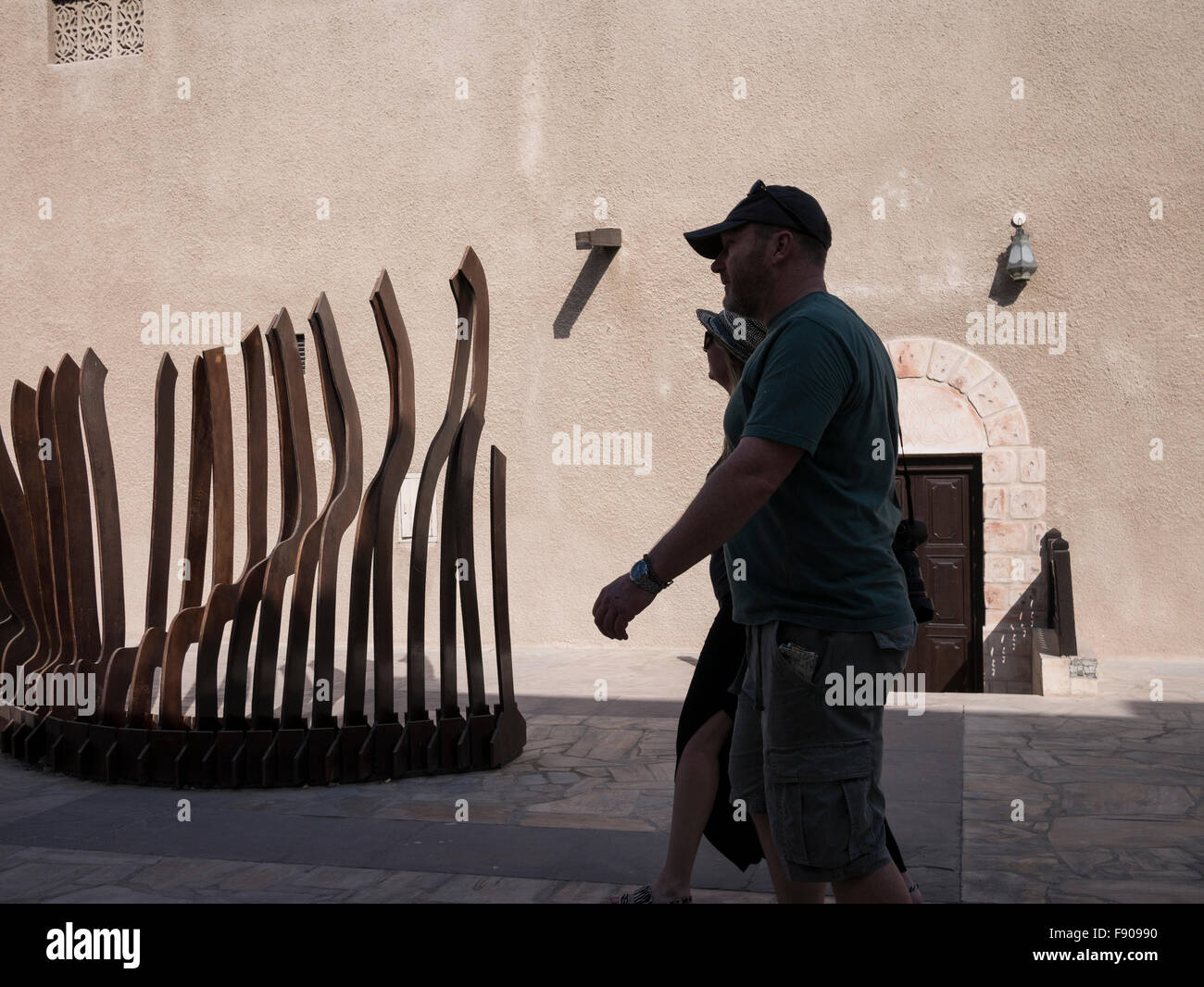Tourists in Dubai heritage area; Bastakia, Bur Dubai Stock Photo - Alamy