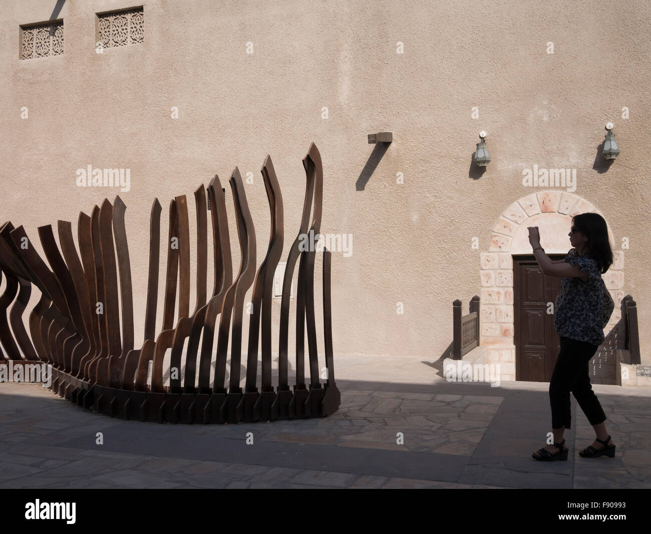Tourists in Dubai heritage area; Bastakia, Bur Dubai Stock Photo - Alamy