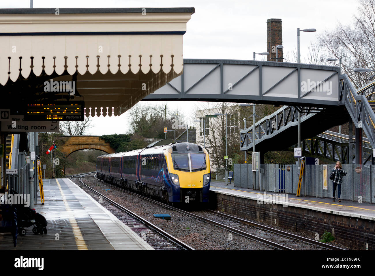 First Great Western train arriving at Moreton-in-Marsh station ...