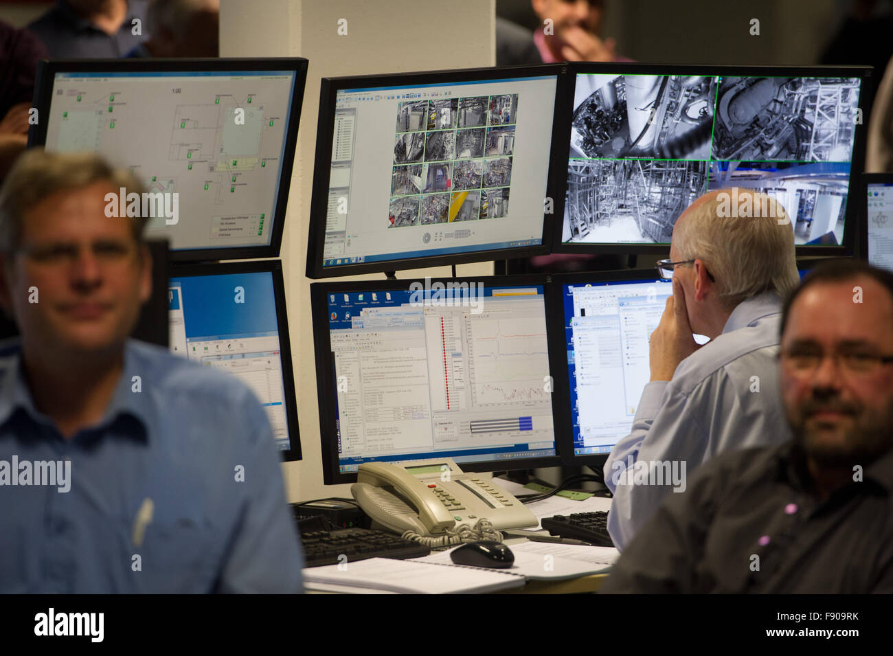 Nuclear research interior hi-res stock photography and images - Alamy