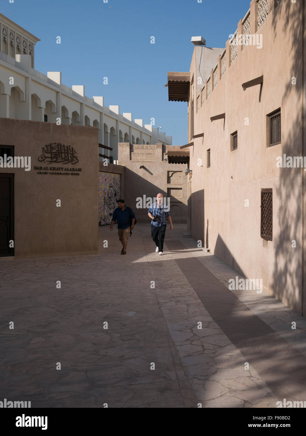 Tourists in Dubai heritage area; Bastakia, Bur Dubai Stock Photo - Alamy