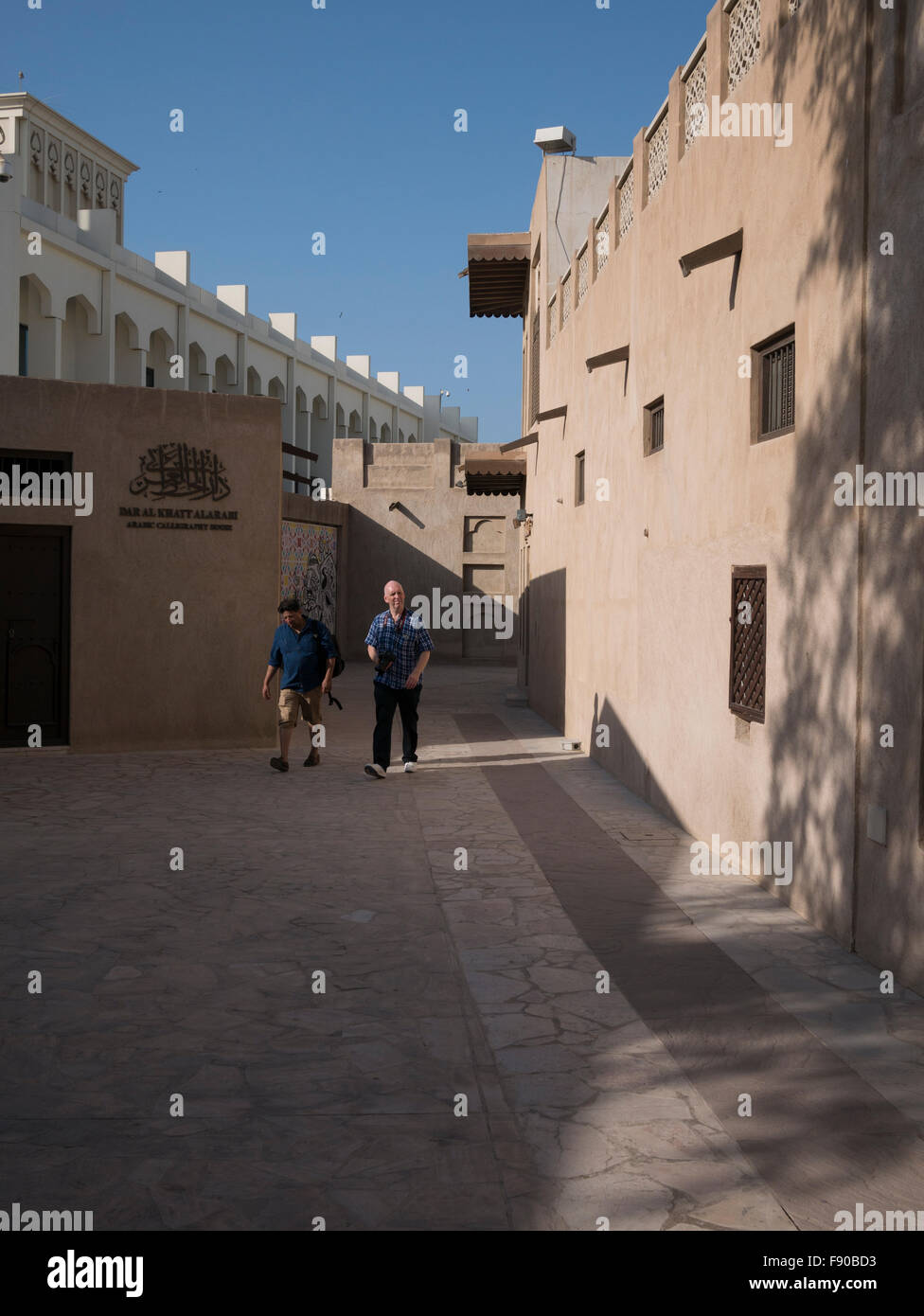 Tourists in Dubai heritage area; Bastakia, Bur Dubai Stock Photo - Alamy