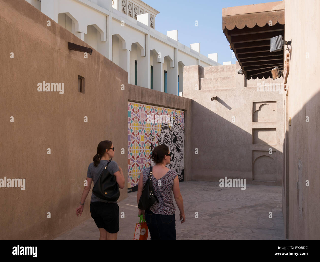 Tourists in Dubai heritage area; Bastakia, Bur Dubai Stock Photo - Alamy