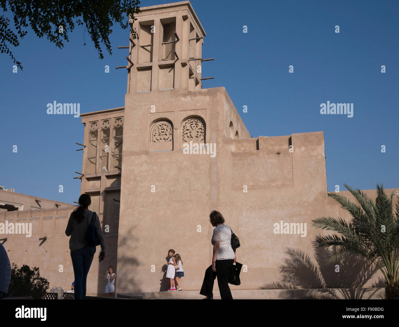 Tourists in Dubai heritage area; Bastakia, Bur Dubai Stock Photo - Alamy