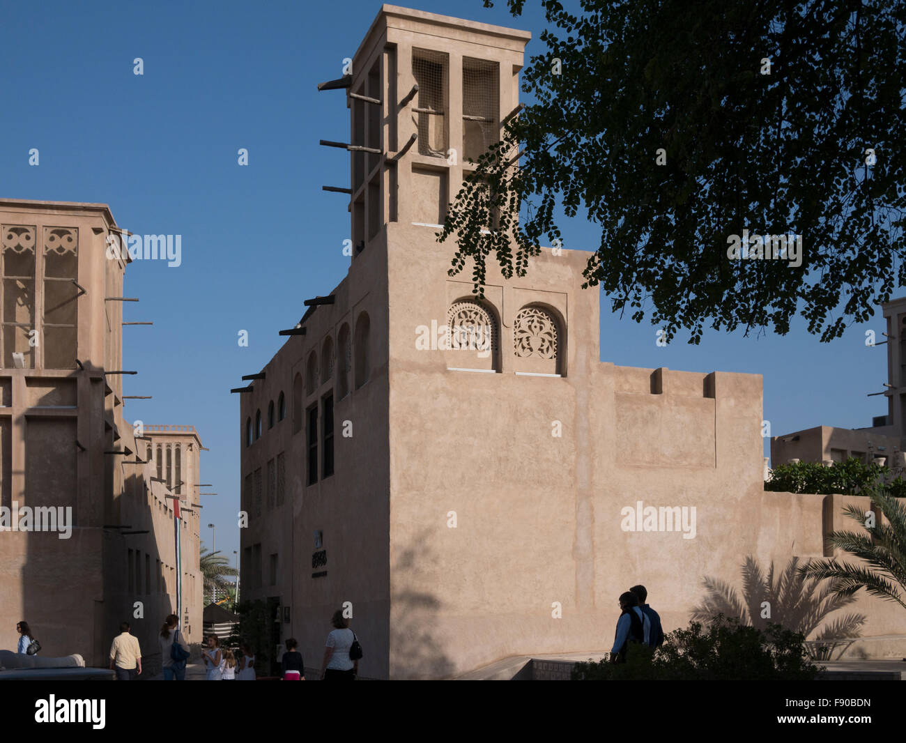 Tourists in Dubai heritage area; Bastakia, Bur Dubai Stock Photo - Alamy