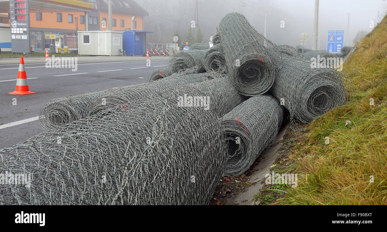 Spielfeld fence hi-res stock photography and images - Alamy