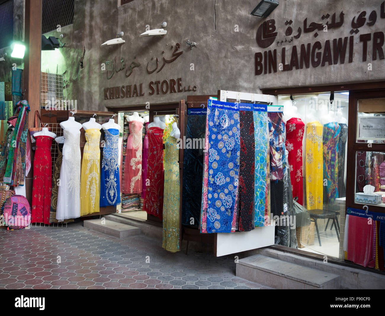 Tourists shopping in textile market (souk) in Dubai heritage are ...