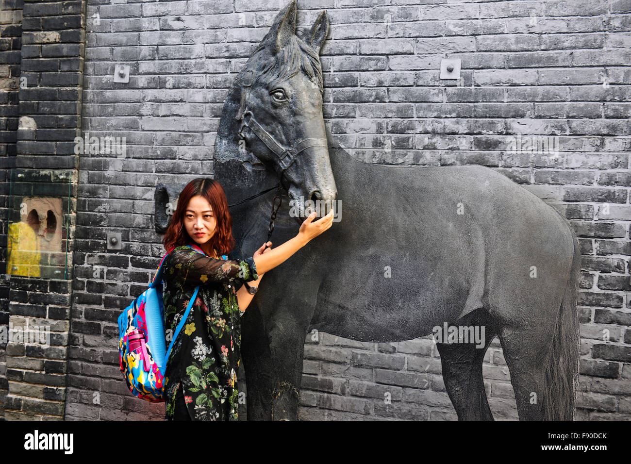 Wide open streets with immense buildings hi-res stock photography and ...