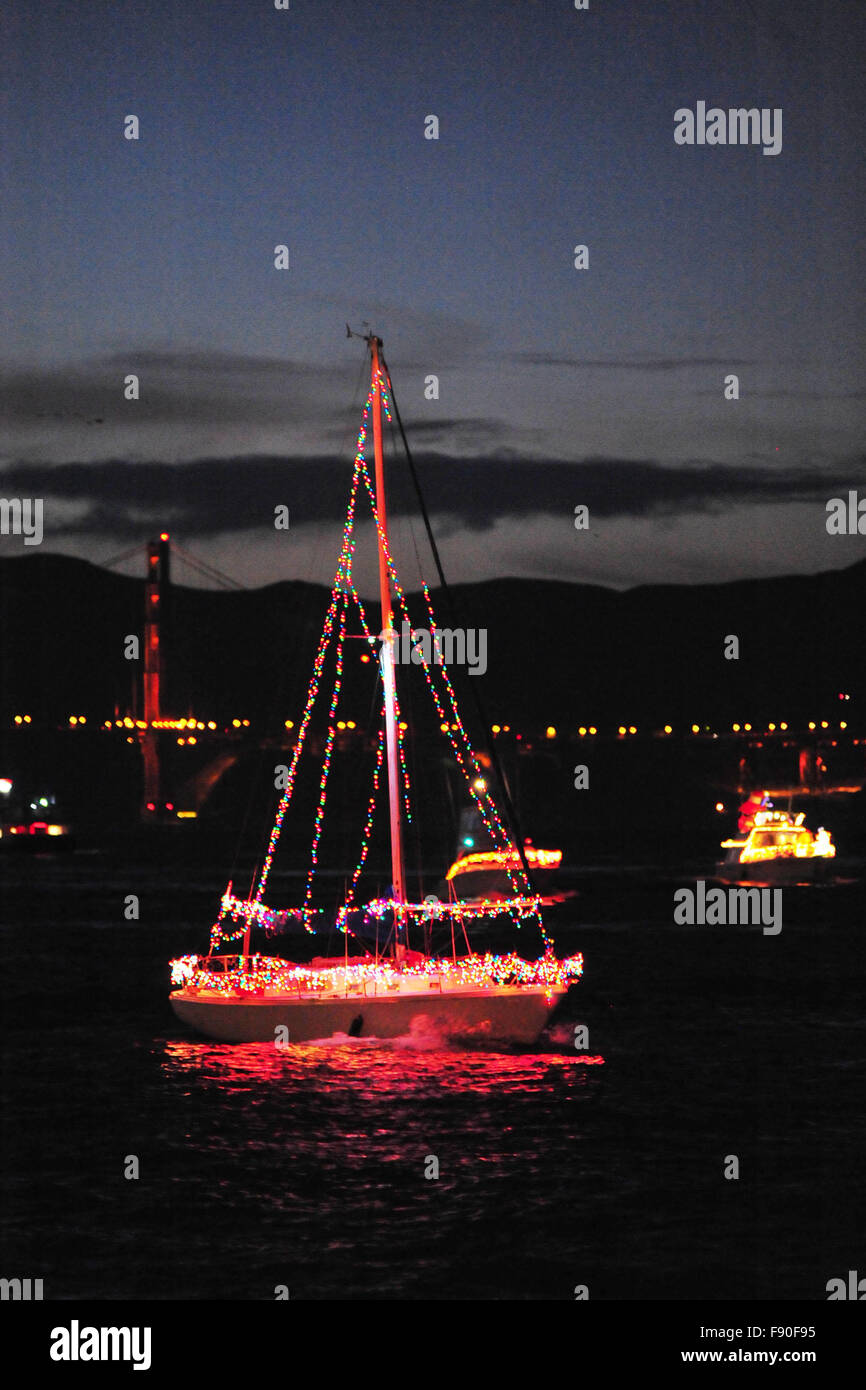 San Francisco, USA. 11th Dec, 2015. Boats decorated with lights parade ...
