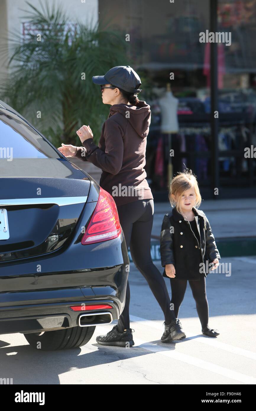 Kourtney Kardashian arriving at ballet class with daughter Penelope ...
