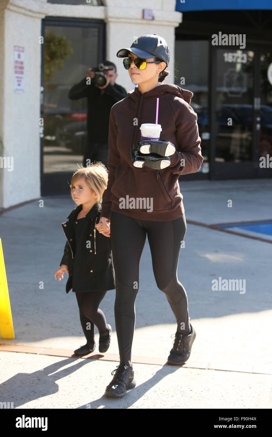 Kourtney Kardashian arriving at ballet class with daughter Penelope ...