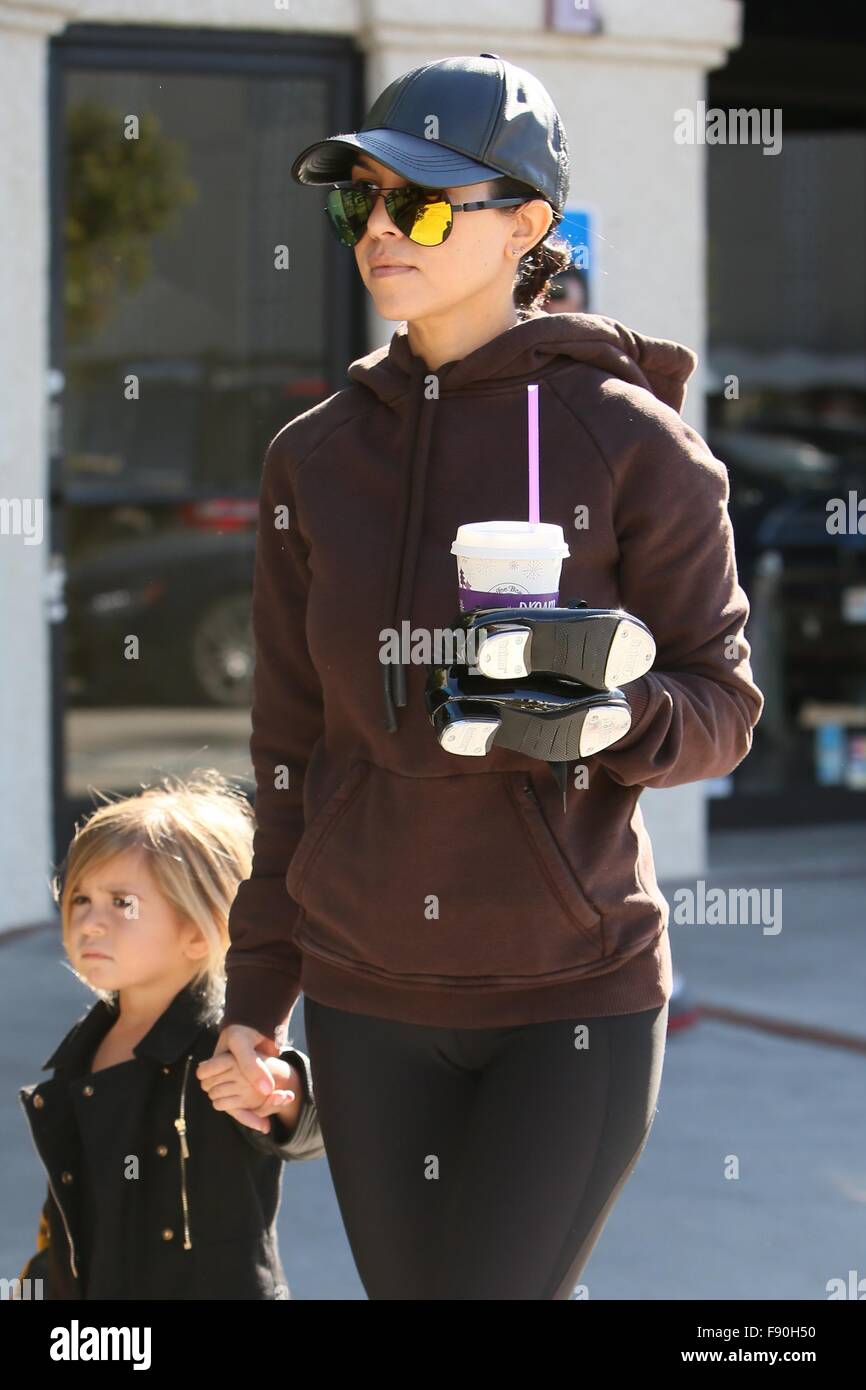 Kourtney Kardashian arriving at ballet class with daughter Penelope ...