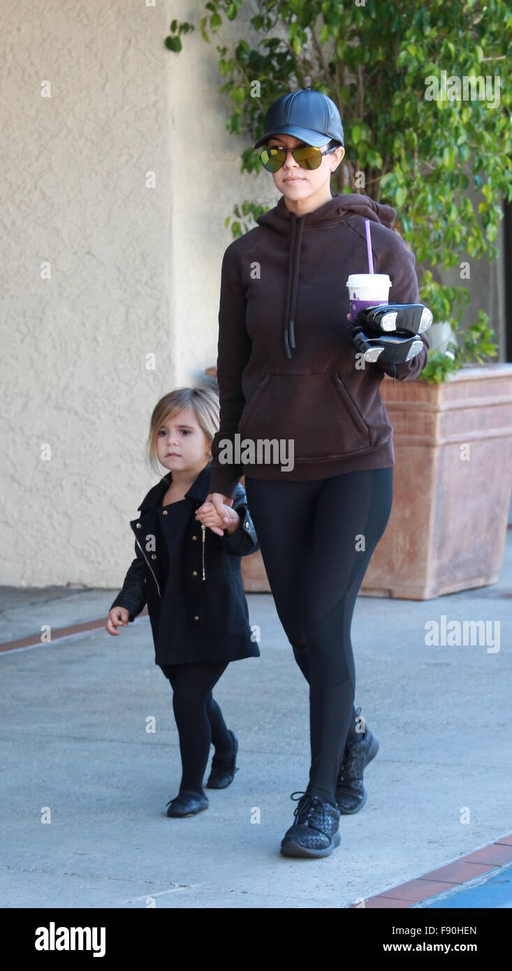Kourtney Kardashian takes daughter Penelope to ballet class in Studio ...