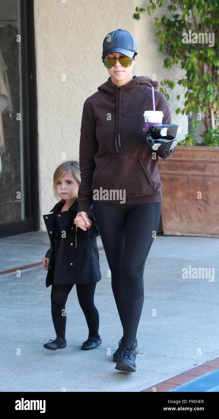 Kourtney Kardashian takes daughter Penelope to ballet class in Studio ...
