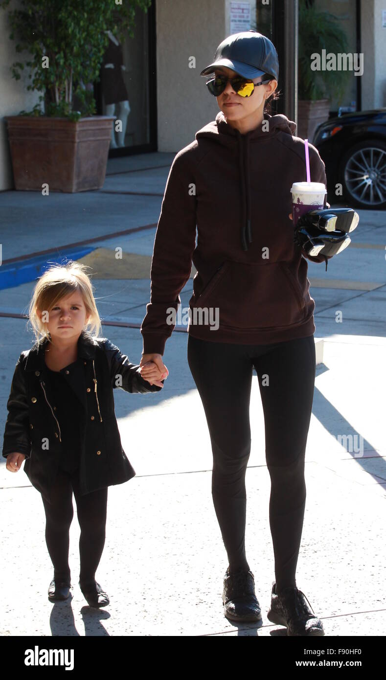Kourtney Kardashian takes daughter Penelope to ballet class in Studio ...