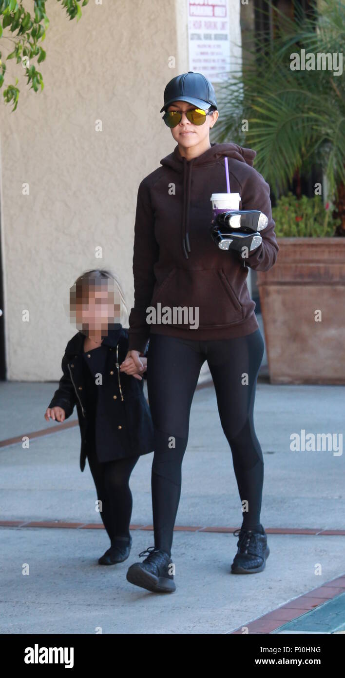 Kourtney Kardashian takes daughter Penelope to ballet class in Studio ...