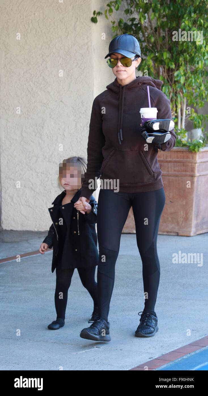 Kourtney Kardashian takes daughter Penelope to ballet class in Studio ...