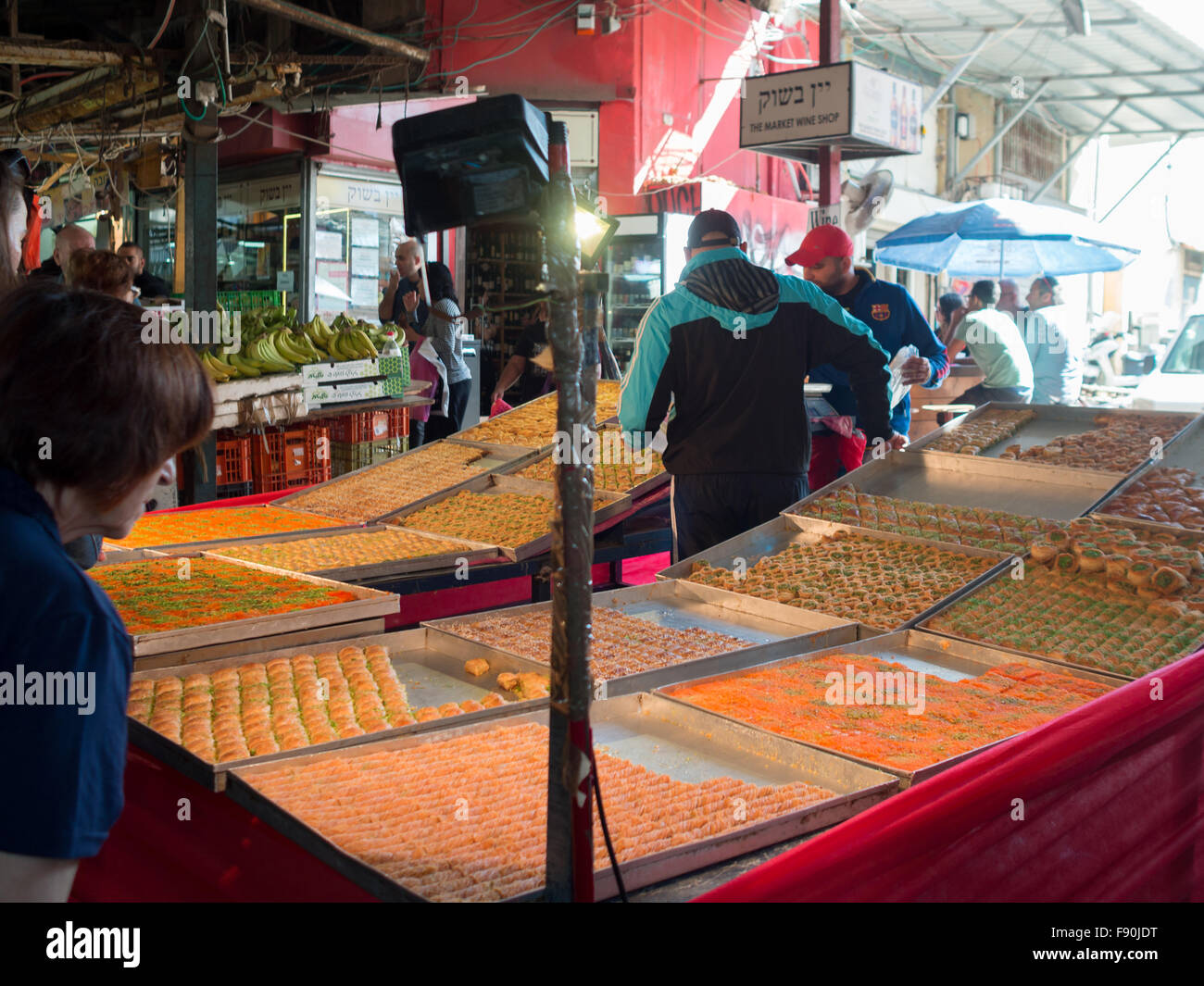 Middle east sweets hi-res stock photography and images - Alamy