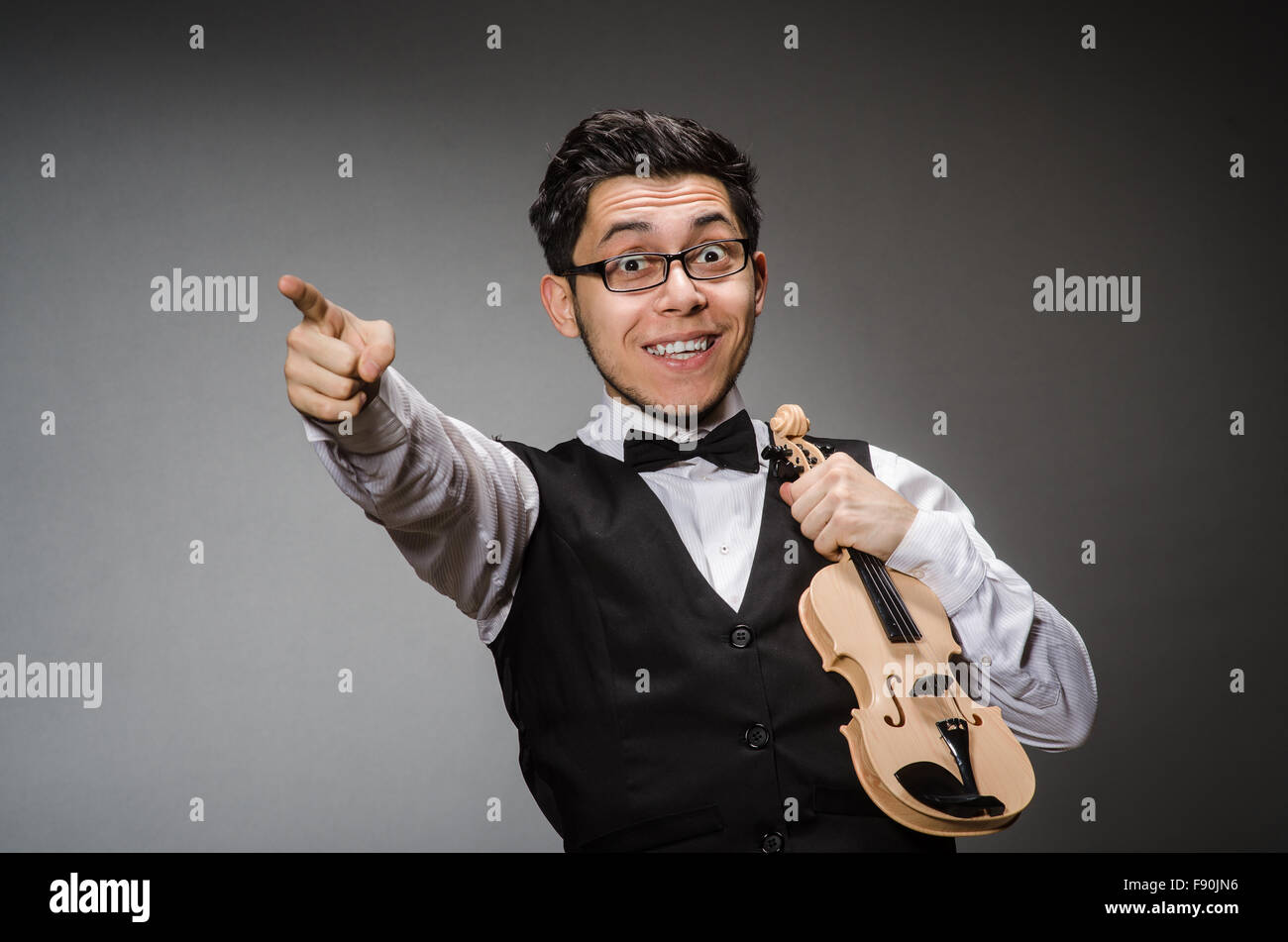 Funny violin player with fiddle Stock Photo - Alamy