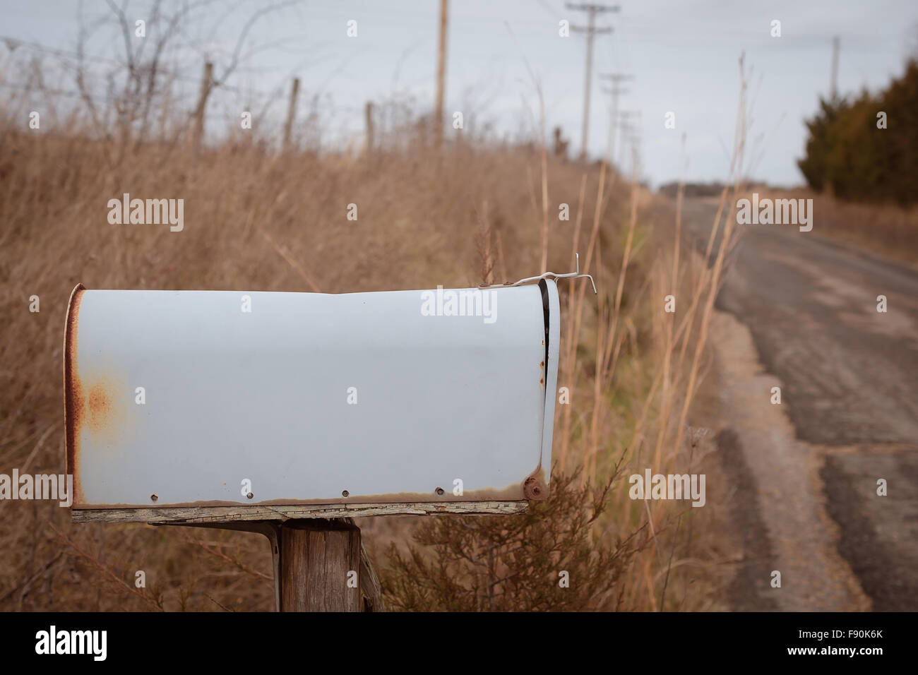 Rural road empty hi-res stock photography and images - Alamy