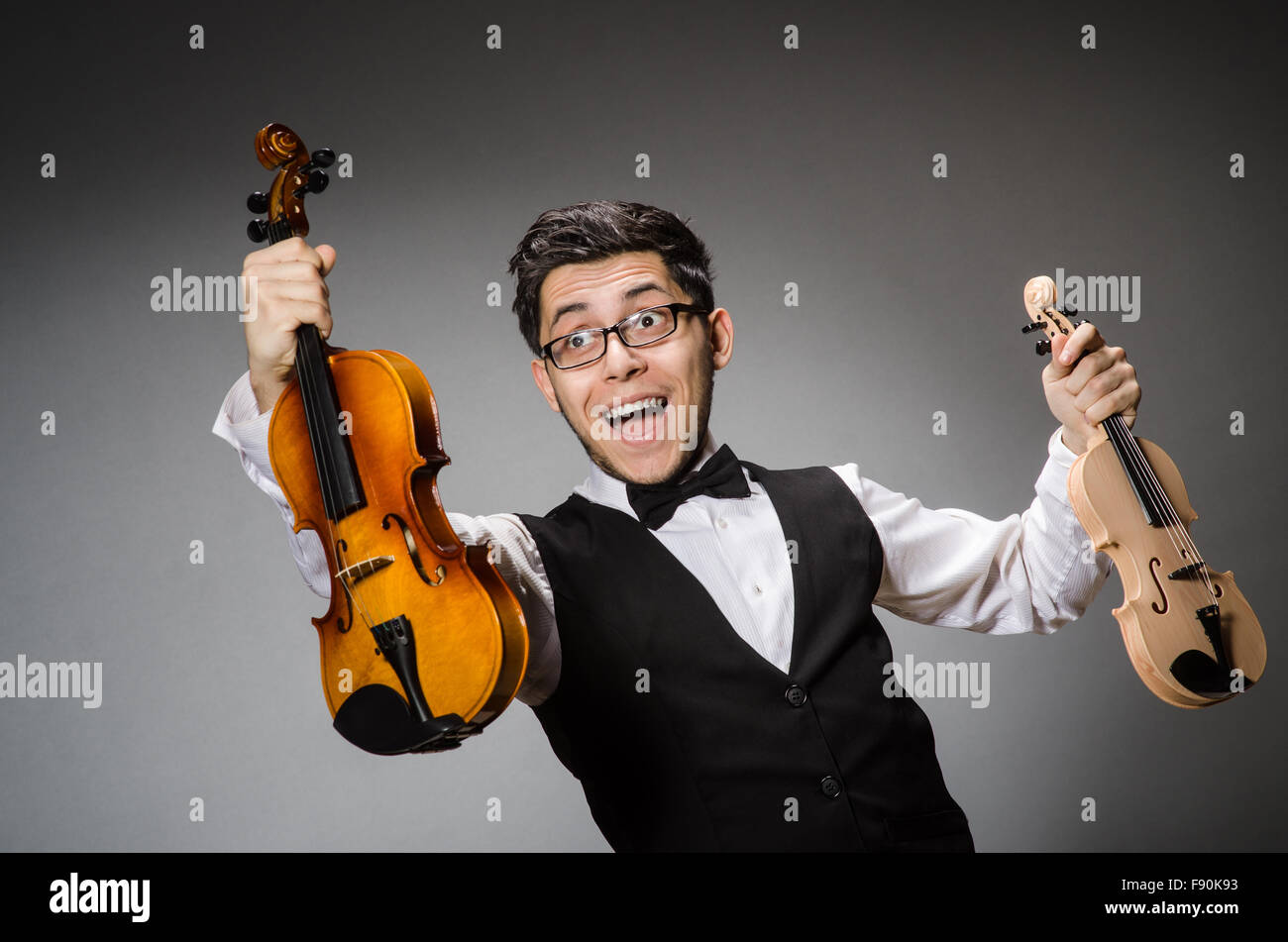 Funny violin player with fiddle Stock Photo - Alamy
