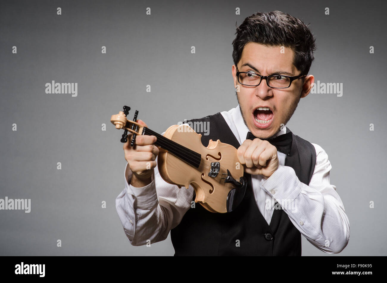 Funny violin player with fiddle Stock Photo - Alamy