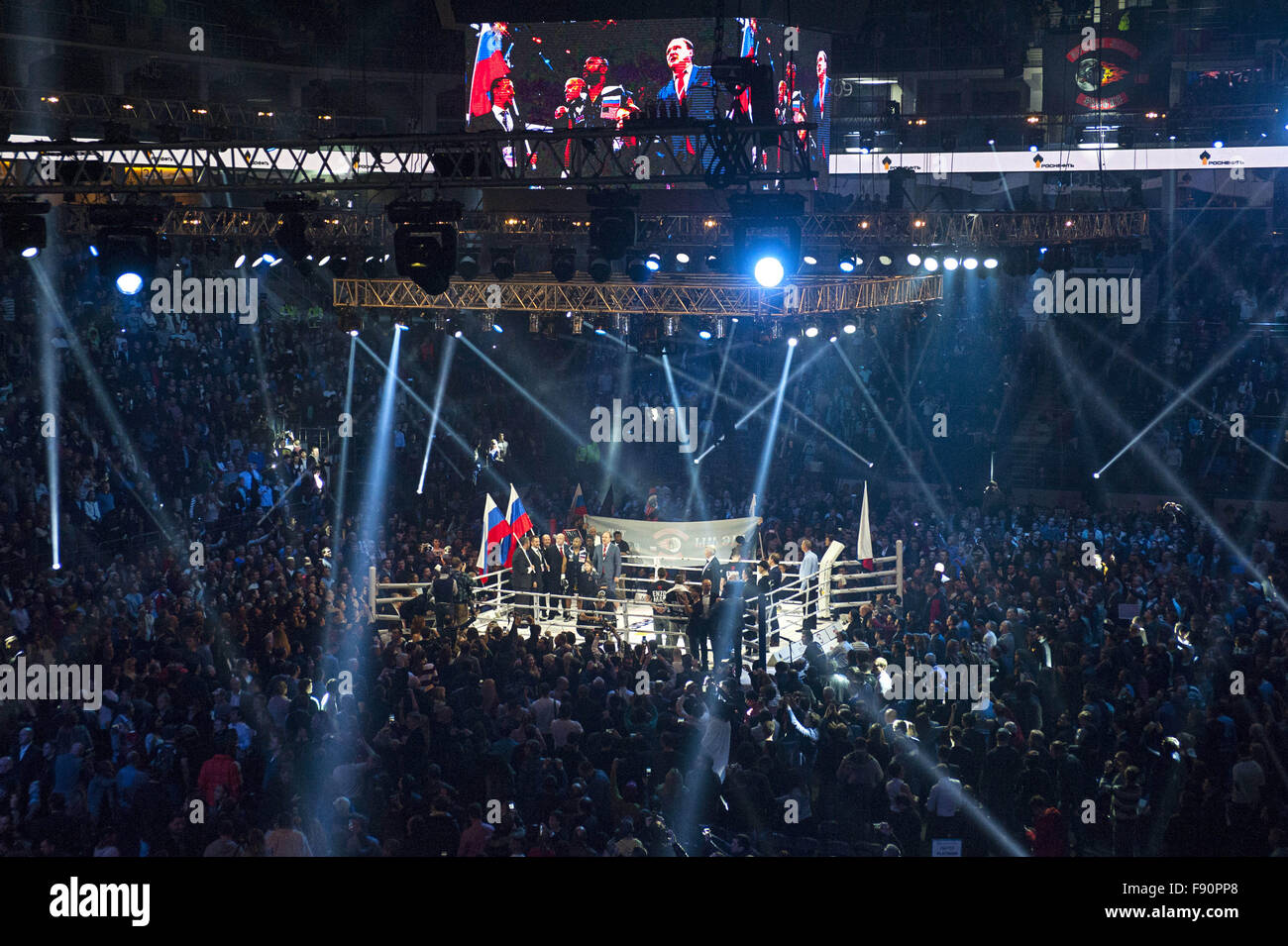 Boxing match audience hi-res stock photography and images - Alamy