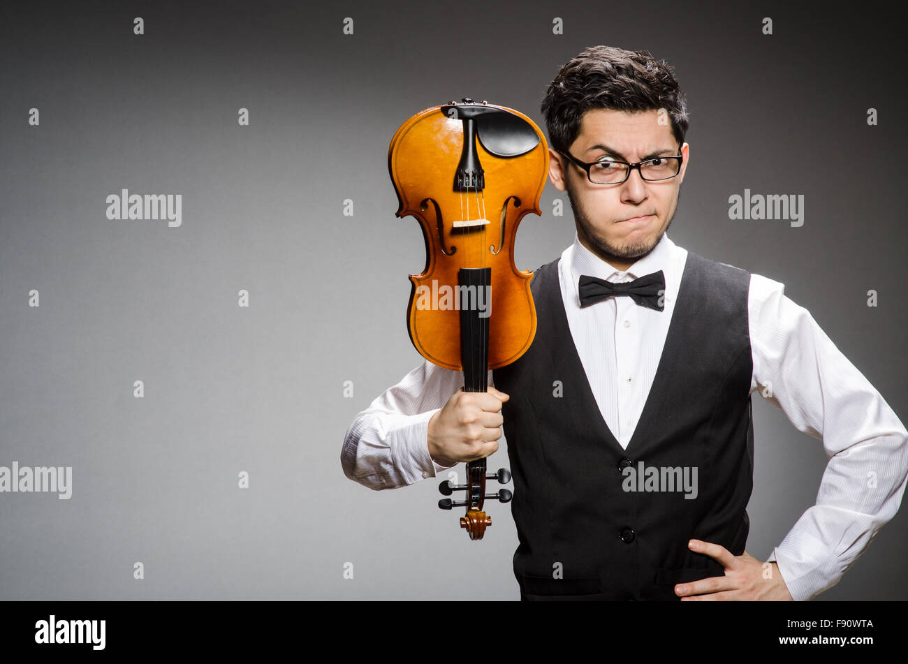 Funny violin player with fiddle Stock Photo - Alamy