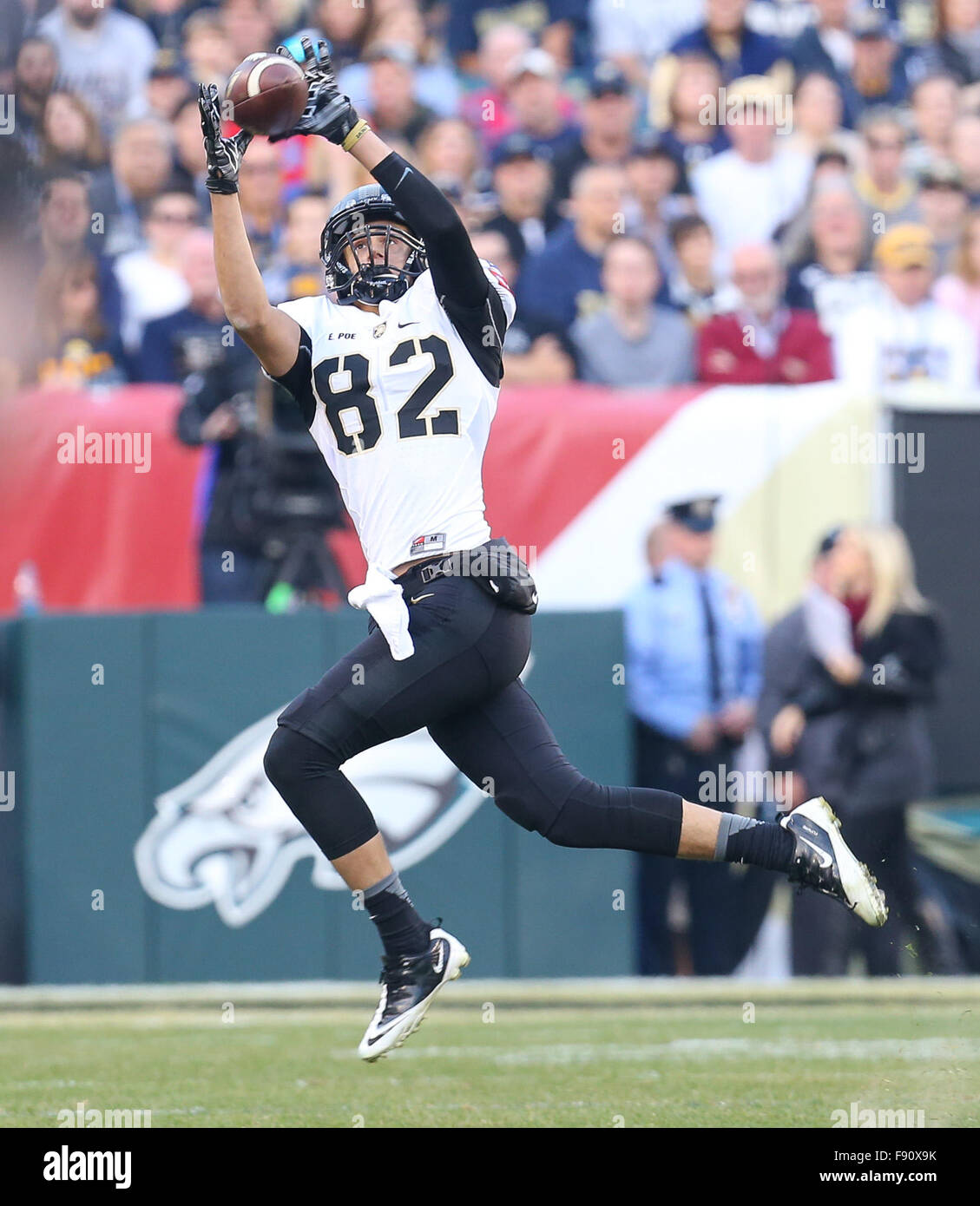 Philadelphia, Pa. 12th Dec, 2015. Army Black Knights wide receiver ...