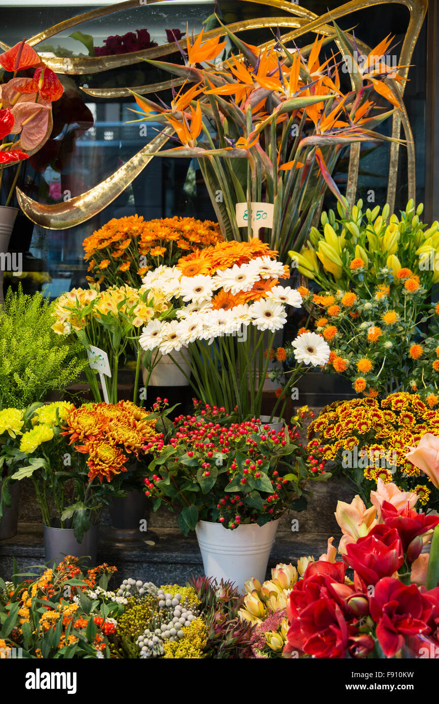 Street flower shop with colourful flowers Stock Photo - Alamy