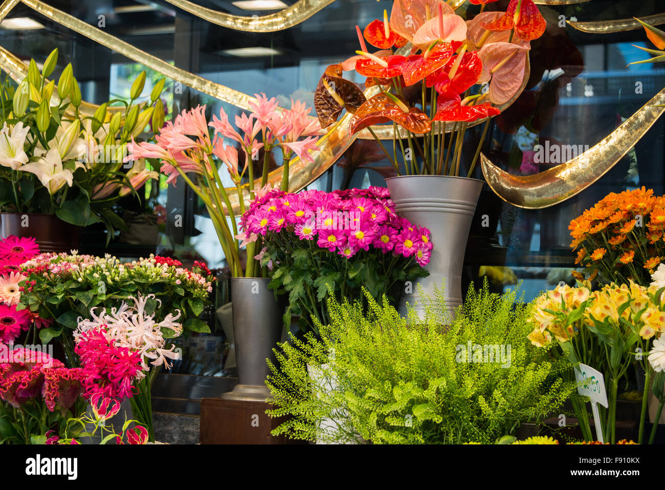 Street flower shop with colourful flowers Stock Photo - Alamy