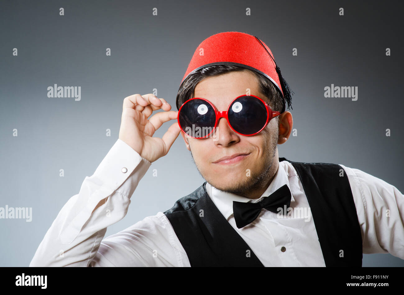 Man wearing traditional turkish hat fez Stock Photo - Alamy