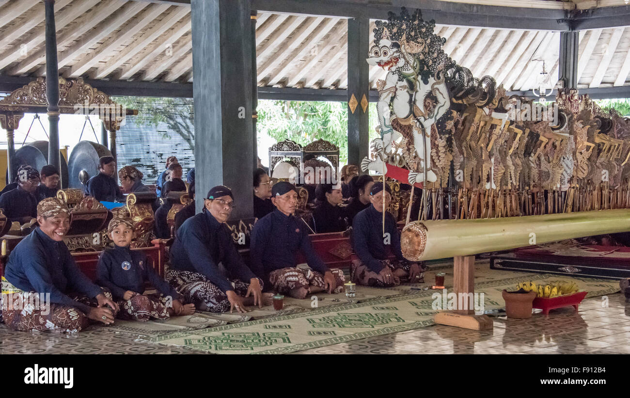 Wayang Kulit (Leather Puppet) Show, Sultan's Palace, Yogyakarta ...