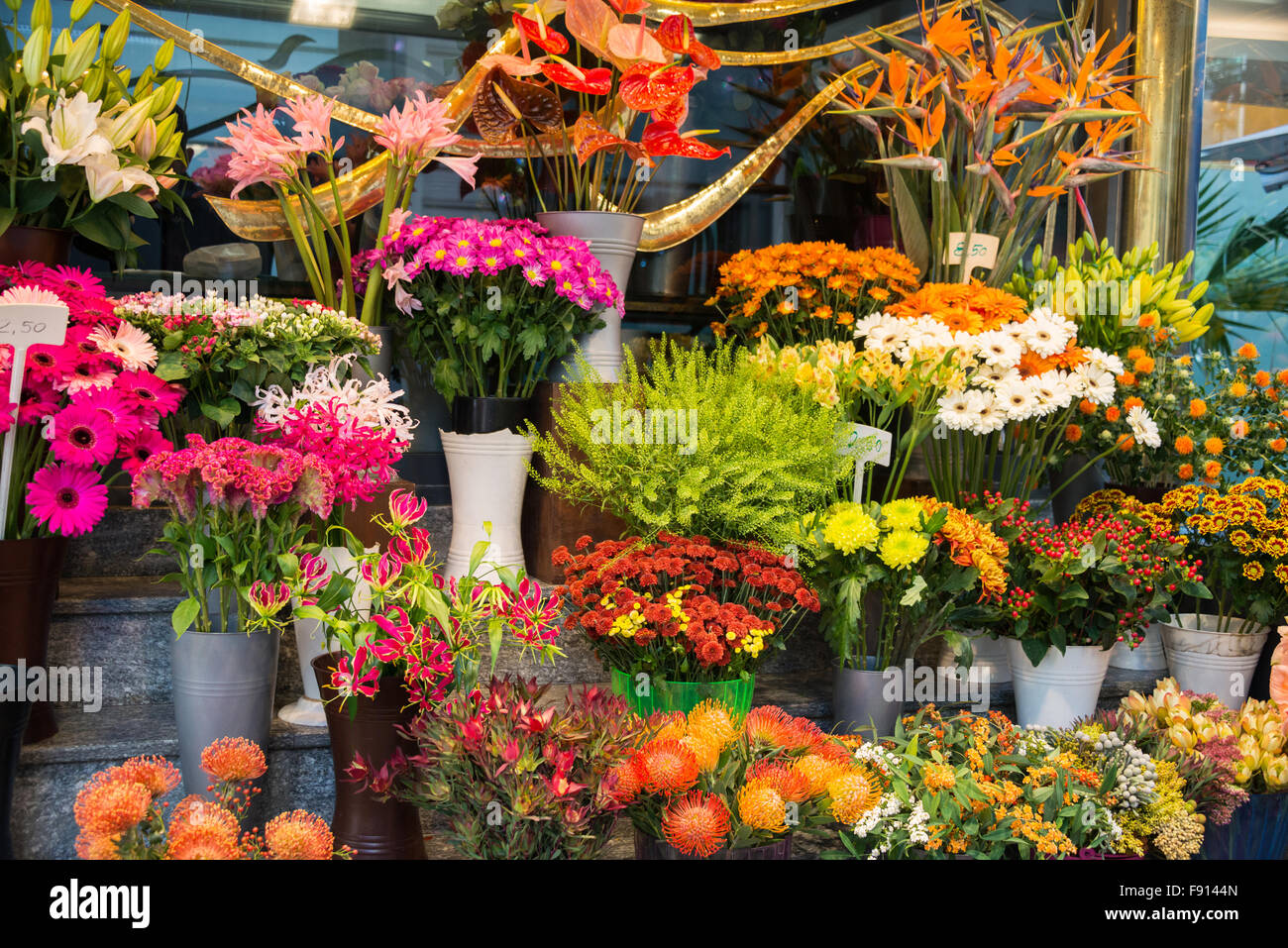 Street flower shop with colourful flowers Stock Photo - Alamy
