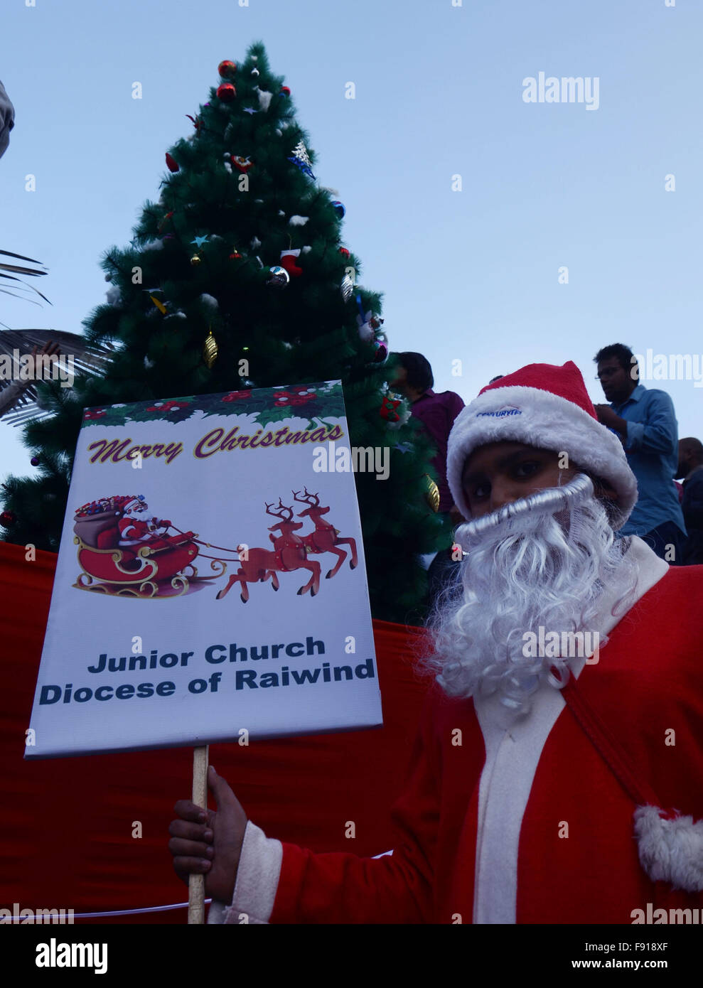 Lahore, Pakistan. 12th Dec, 2015. Pakistani christian children dressed ...