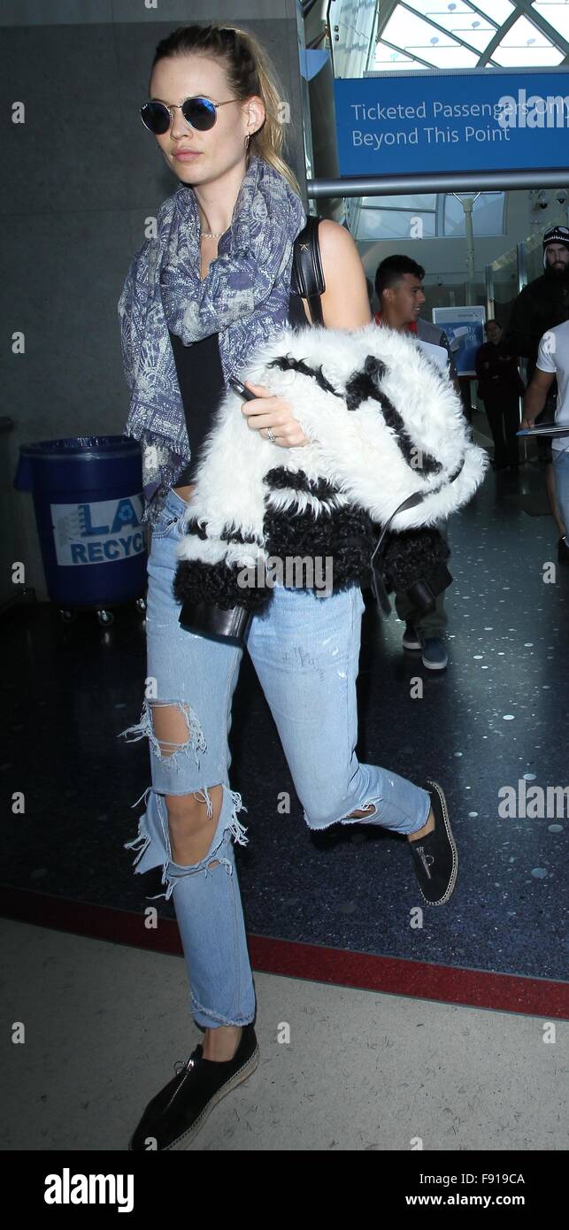 Victoria's Secret Angel Behati Prinsloo arrives on a flight to Los ...