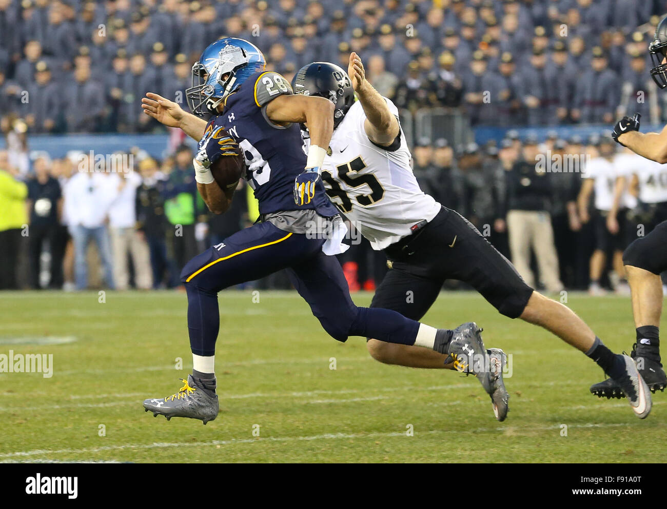 Philadelphia, Pa. 12th Dec, 2015. Navy Midshipmen running back Dishan ...