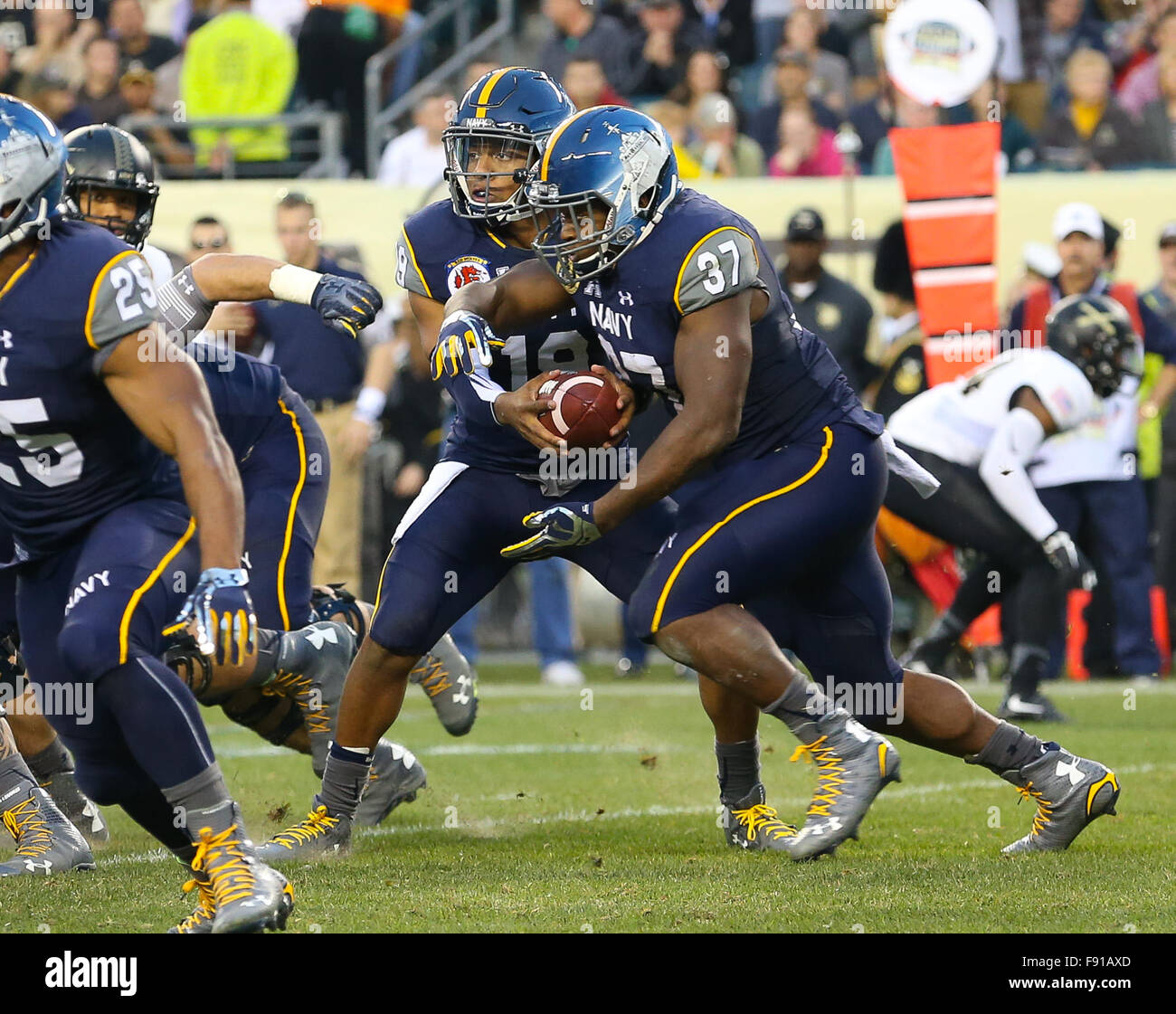 Philadelphia, Pa. 12th Dec, 2015. Navy Midshipmen fullback Chris Swain ...