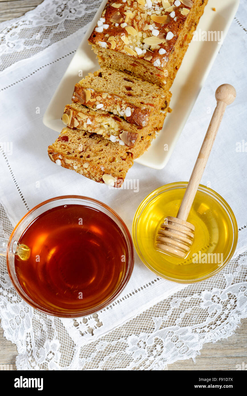 cup of tea, honey and gingerbread Stock Photo - Alamy