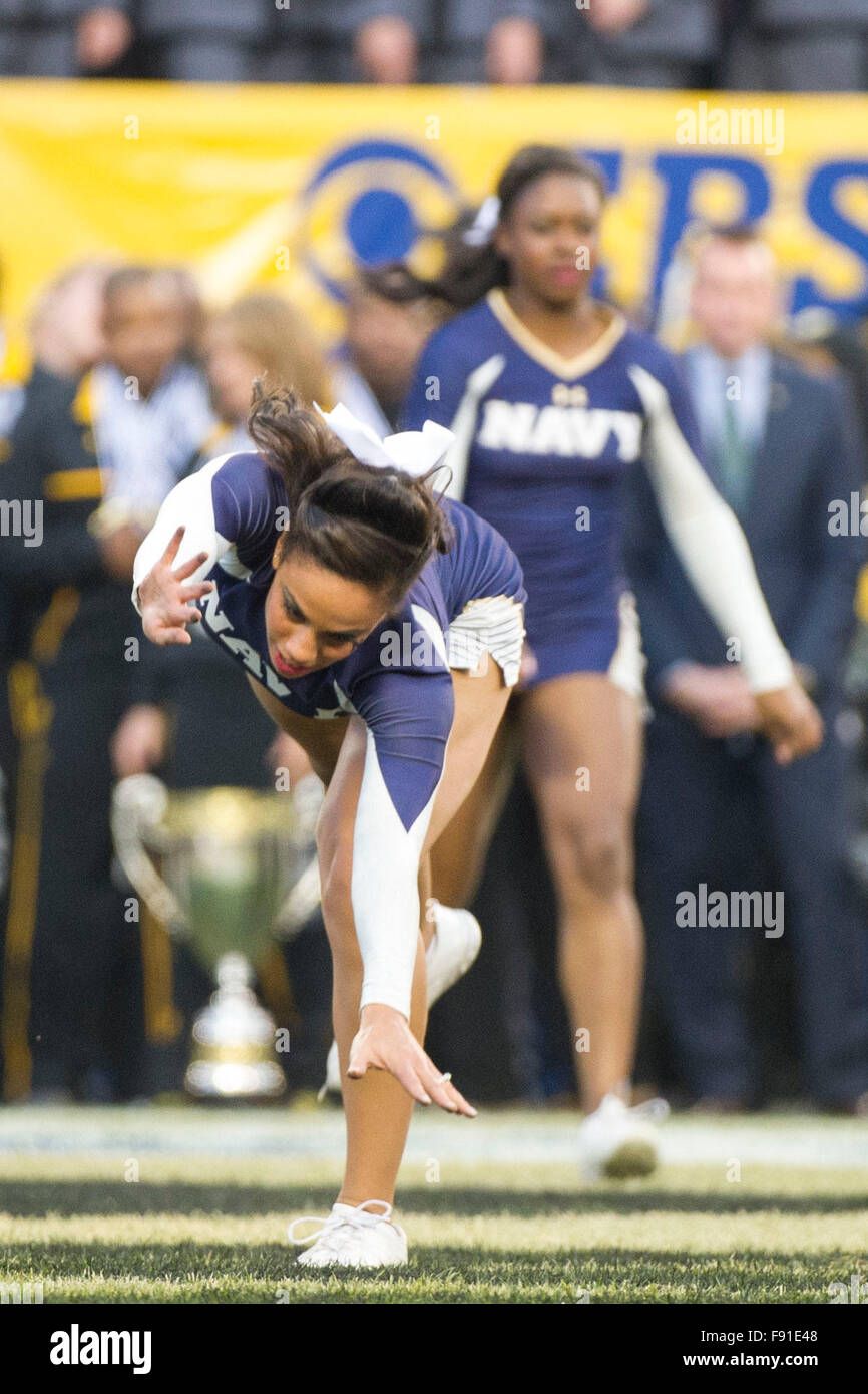 Army navy football game cheerleaders hi-res stock photography and ...