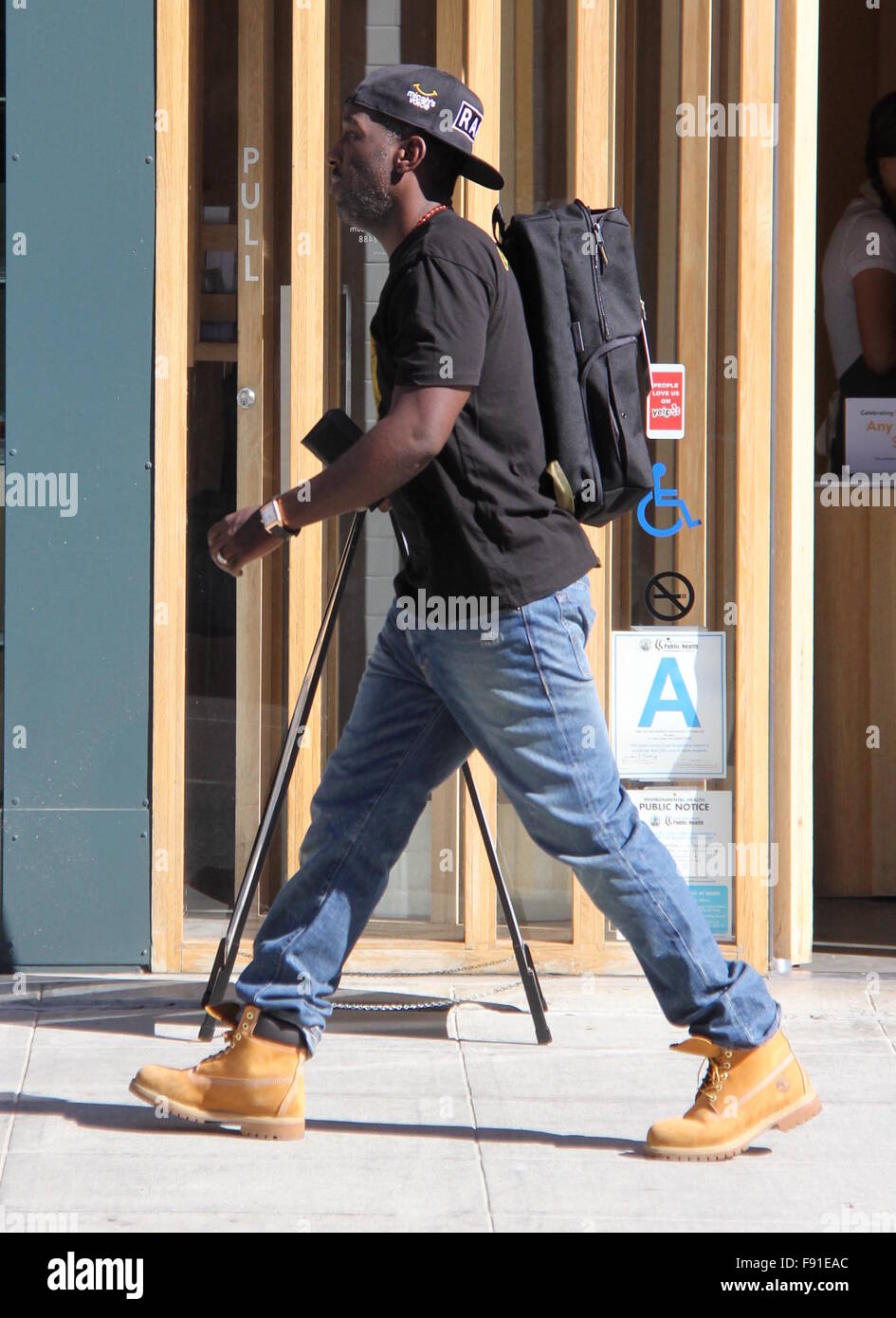 Men singer hi-res stock photography and images - Alamy