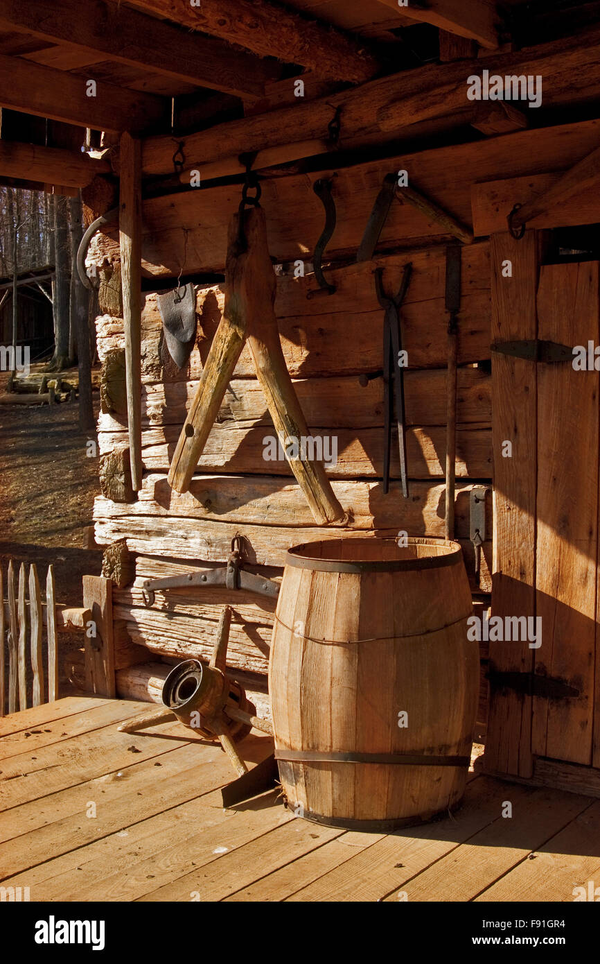 Primitive tools hi-res stock photography and images - Alamy