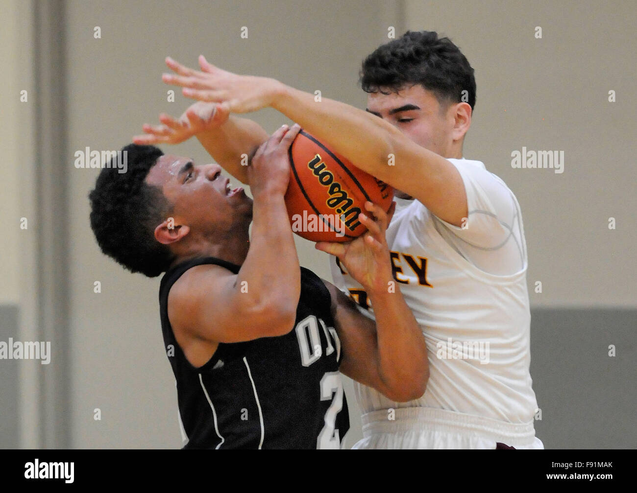 Albuquerque, NM, USA. 12th Dec, 2015. Onate's #22 Isaiah Slaughter ...