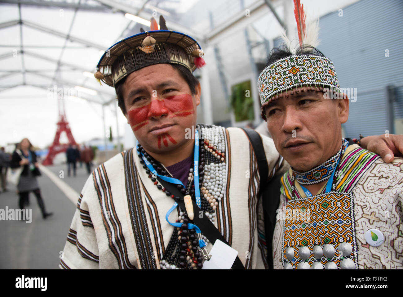 Indigenous Peruvians in traditional dress arrive at the COP21 United ...