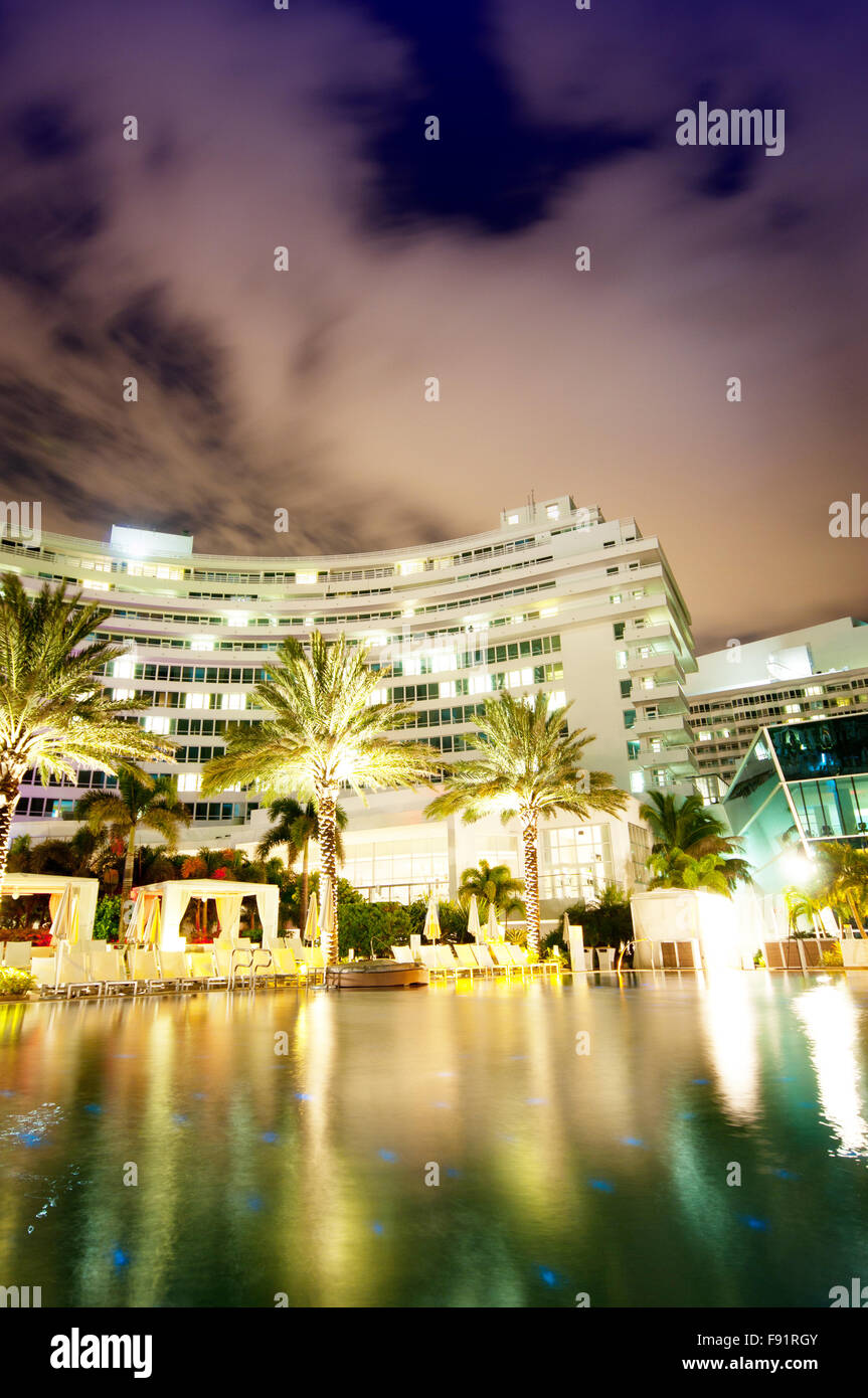 Maldives hotel pool side hi-res stock photography and images - Alamy