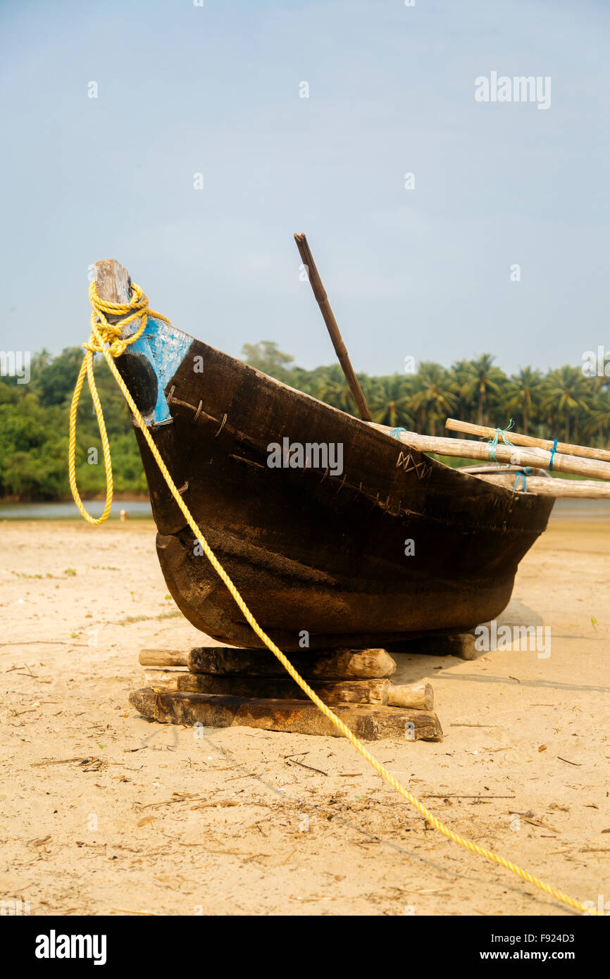 Old rope on beach hi-res stock photography and images - Alamy