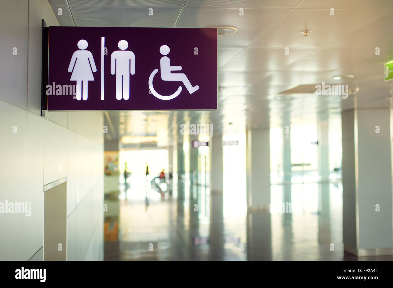Airport washroom hi-res stock photography and images - Alamy