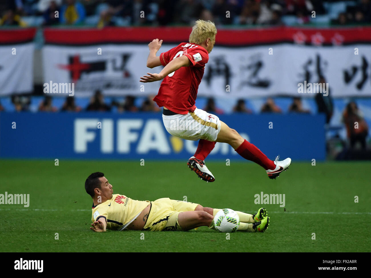 Osaka, Japan. 13th Dec, 2015. Feng Xiaoting (Top) of China's Guangzhou ...