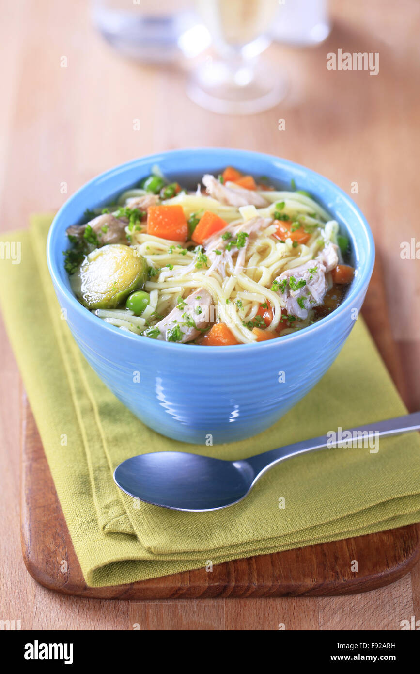 Noodles chicken green peas hi-res stock photography and images - Alamy